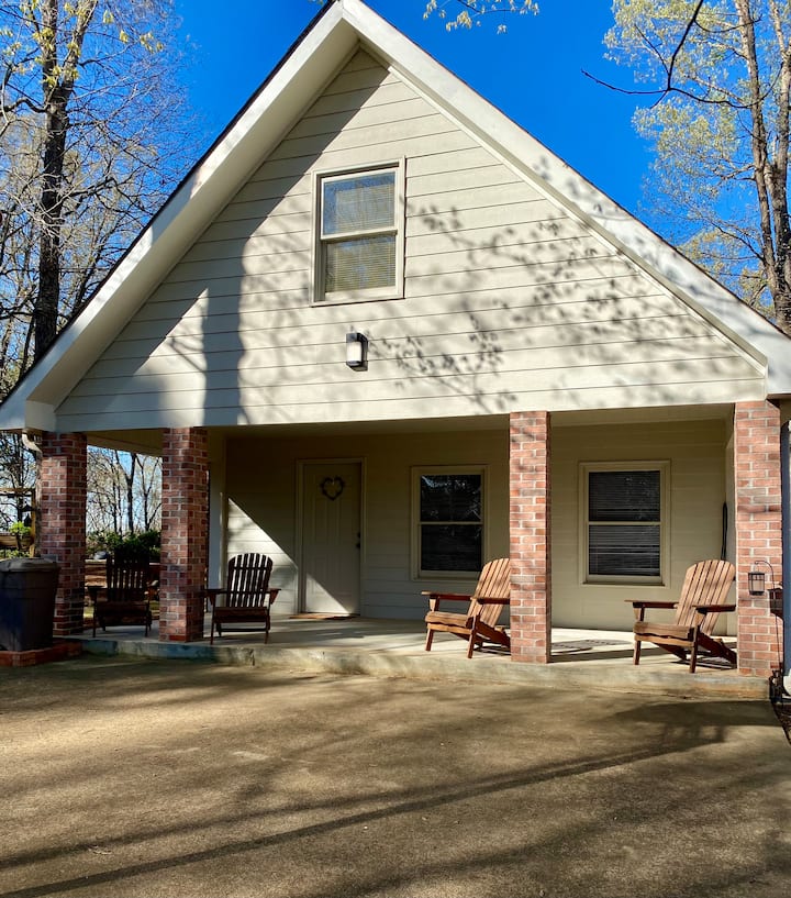 Adorable 2bd Guesthouse With Scenic Views. - Covington, GA