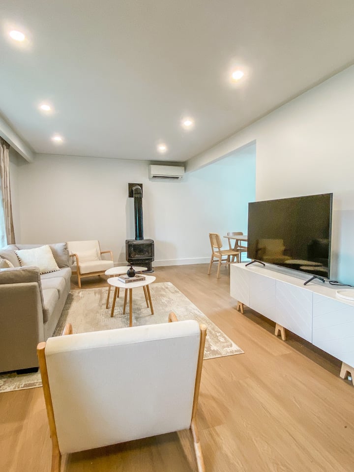 Walk To Wellington, Bike To Wineries, Huge Yard - Prince Edward County