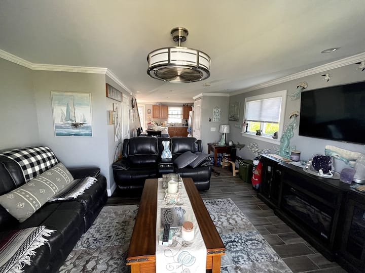Vacation Getaway Walking Distance To Beach - Hampton Beach, NH