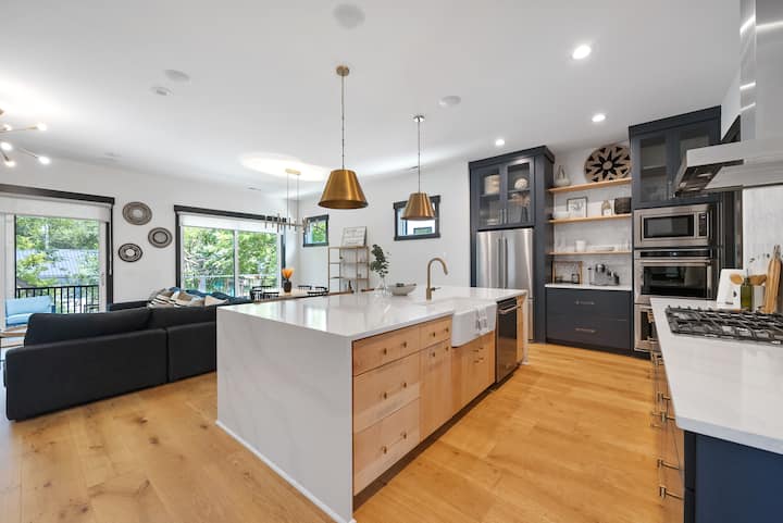 The Angier House | Modern Smart Home | 4car Garage - Durham, NC