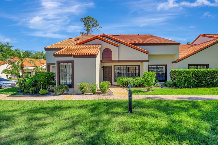 Three Bedroom Villa With European Flair - Wesley Chapel, FL