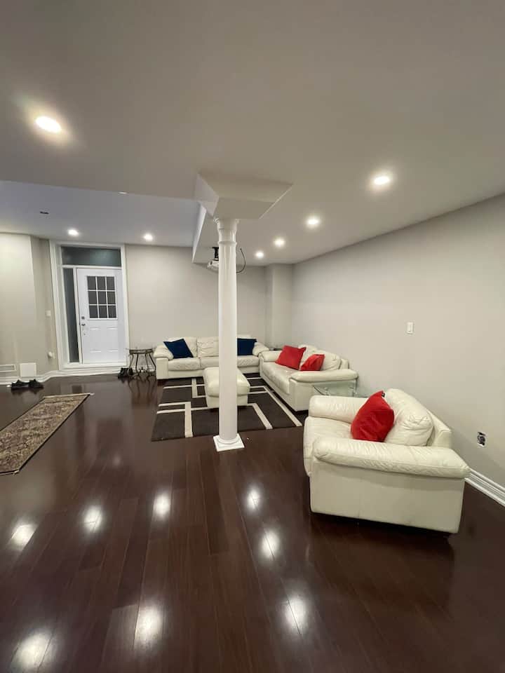 Lovely 1bedroom Apartment With Parking On Premise - Mississauga