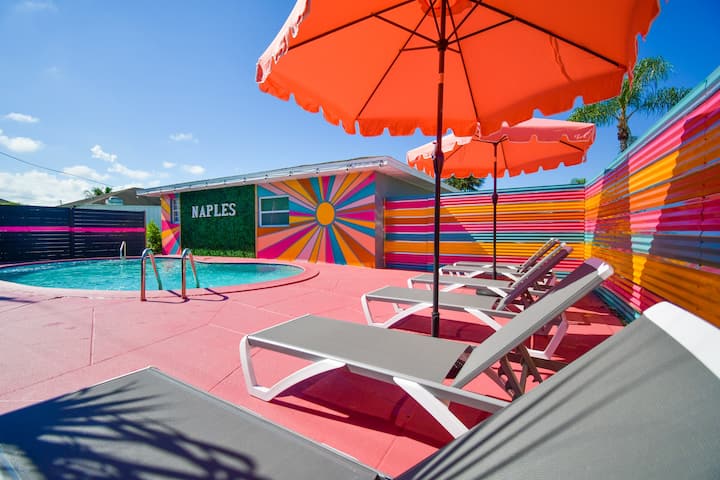The Moxie • Sleeps 14•pool•near 5th Ave & Beaches - ネープルズ, FL