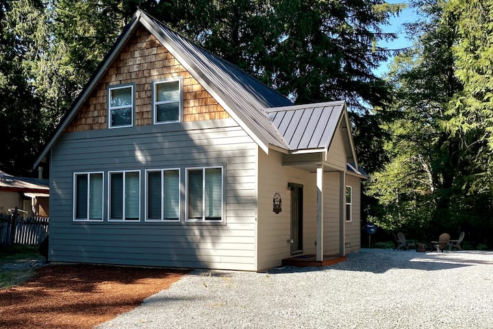 New Modern Cabin! 5mi To Park W/ Hot Tub & Wifi - Ashford, WA