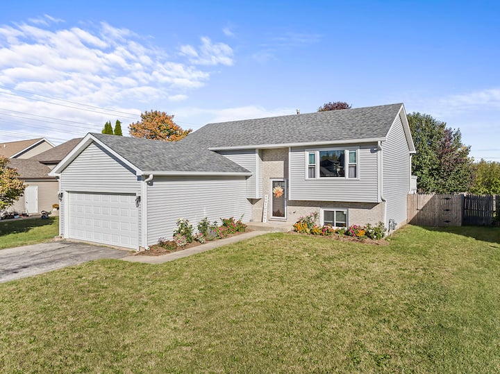 Cozy 4-bedroom Near Navy Base & Six Flags - Gurnee, IL