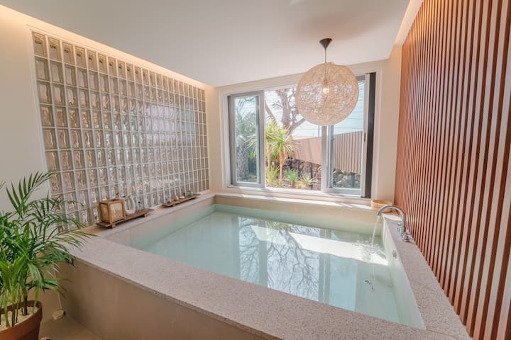 애월 조용한 시골마을,대형실내자쿠지<온수무료>,독채,불멍,프라이빗 정원 - Jeju-si