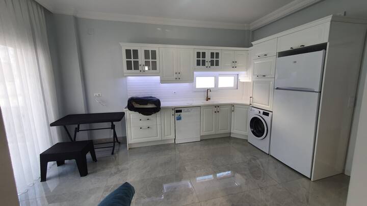 Denize Cok Yakin Sifir Esyali Mukemmel Daire - Hatay