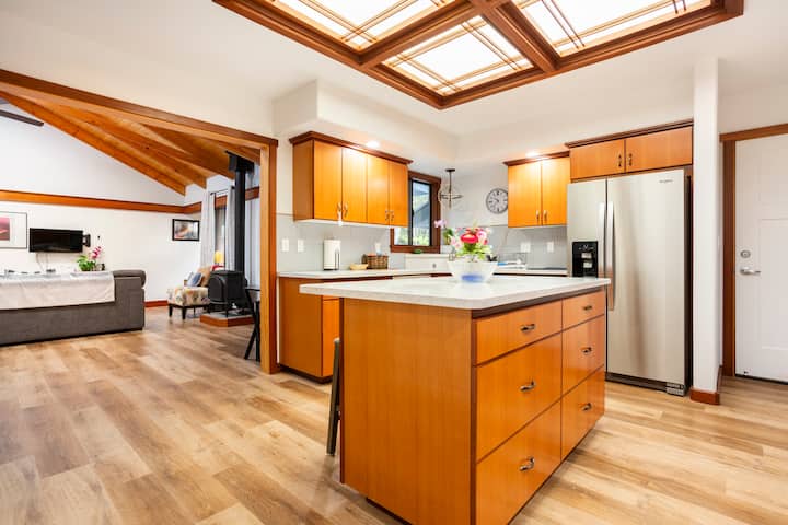 Custom-built 3bd/2ba Rainforest Retreat - Volcano, HI