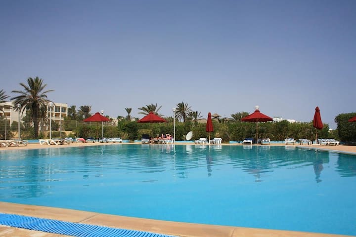 Appart S+2, Pieds Dans L'eau Avec Piscine - Susa