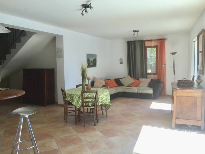Maison De Village Avec  Terrasses Et Jardinet - Lunel