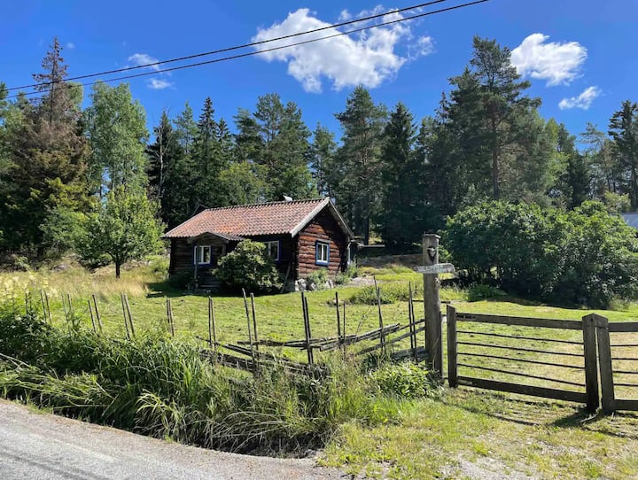 Svenskt Historiskt Torp På Naturskön Tomt - Rimbo