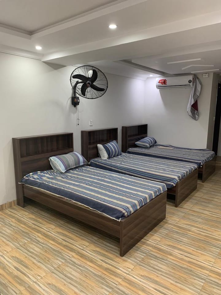 Welcome To 18 Bed Rooms With 43 Beds Accomodation - Lahore