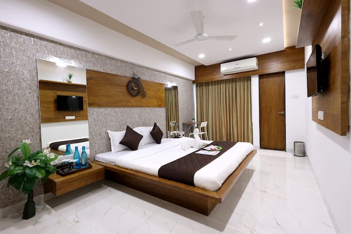 Timber Suite (3 Bhk) - Mumbai