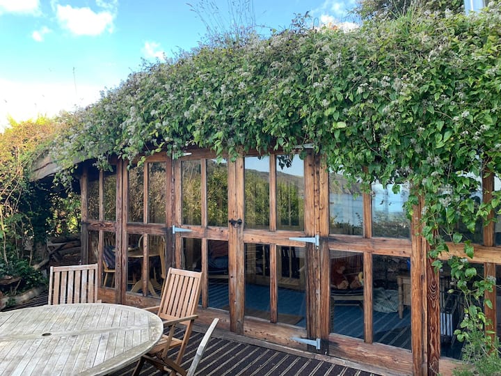 Delightful Log Cabin On South Coast Of Cornwall - Tregony