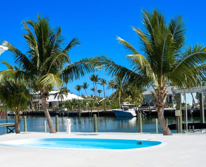 Waterfront Home With Pool In Treasure Cay - Bahamas