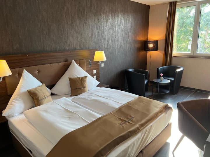 Deluxe Vierbettzimmer Inkl. Parkplatz - Hanau