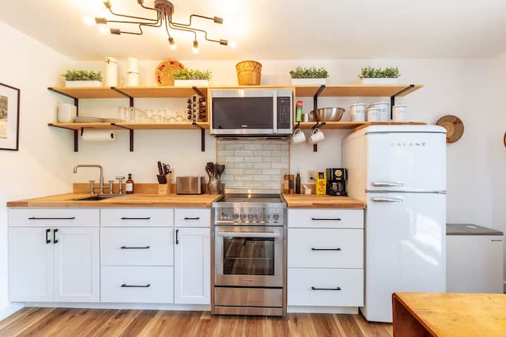 Modern Farmhouse Condo: Fast Wifi+close To It All! - Stowe, VT