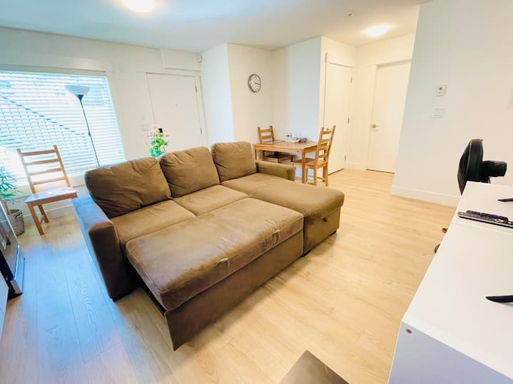 New 1br Garden Suite, Ac,ev,parking,wifi,netflx, - Coquitlam