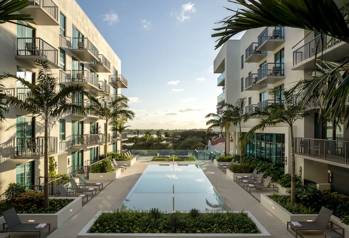 Modern 1 Bd Suite Downtown West Palm - West Palm Beach, FL