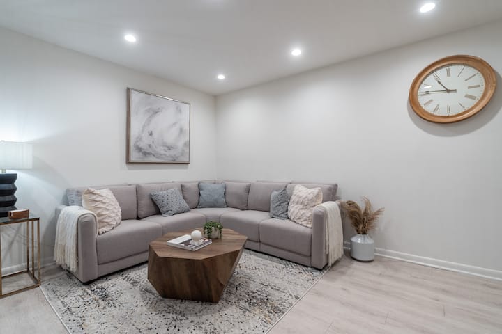Modern 2 Bd 1 Bth W/private Entrance! - Arlington, VA