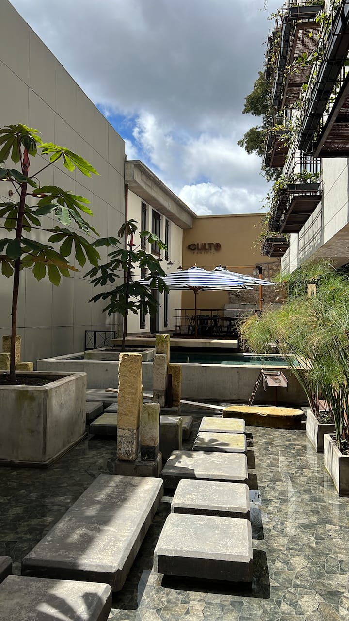 Amazing 1 Room 1 Bed Apartment In The City Center - Meta