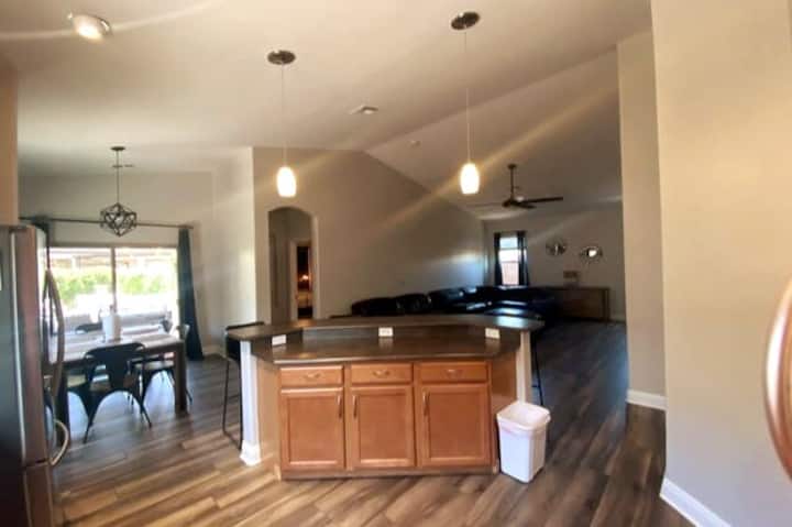 4 Bedroom With A Firepit With Bike Path Access. - Mesa, AZ