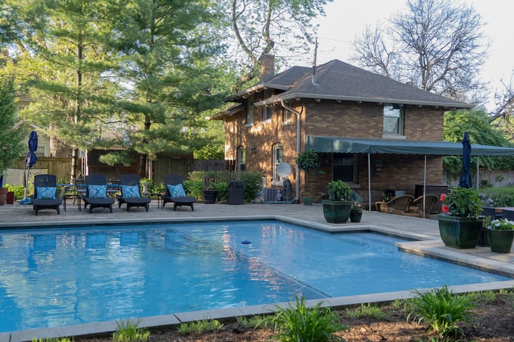 A Carriage House On The Estate - Indianapolis, IN