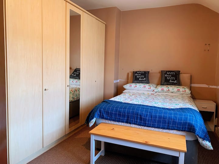 Cheerful Bedroom In A House - Hertfordshire