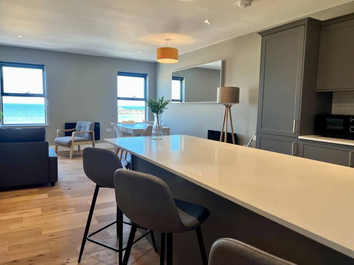 Margate | Beach Front Apt | Sea Views | Sleeps 6 - Westgate-on-Sea