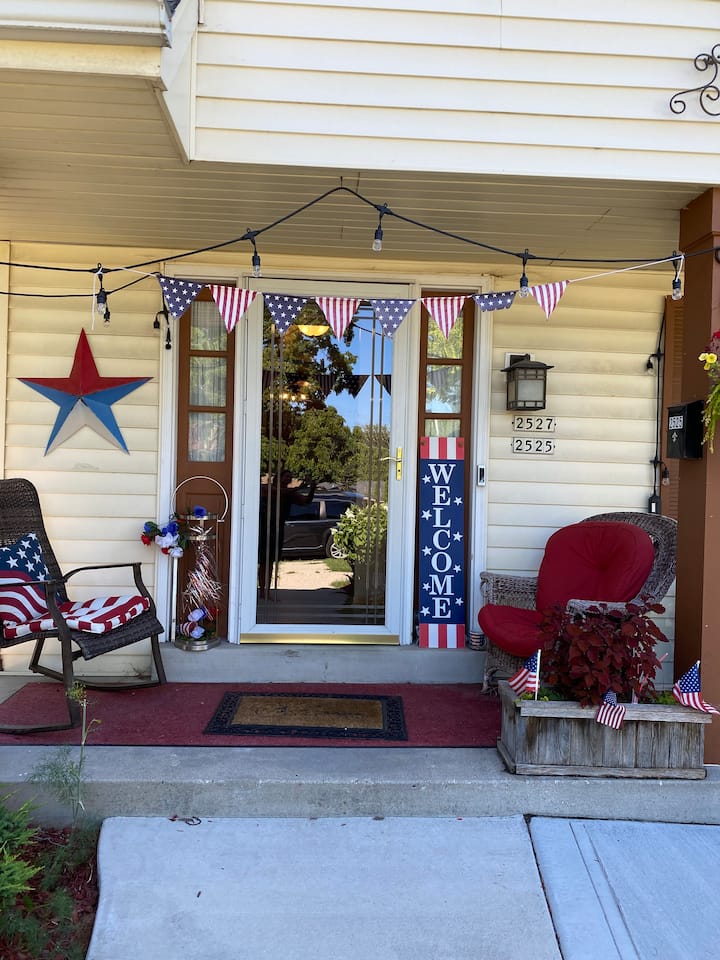 Lovely 3 Bed/2 Full Bath Lower Flat - Milwaukee