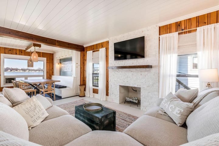 Gorgeous Lakefront Cottage 3br-2bath - Lost lands festival