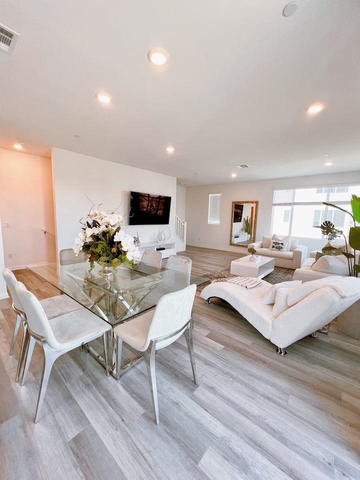 4 Bedroom Home In Central Orange County No5 - Irvine, CA