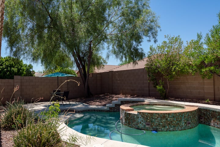 Airy Oasis Sleeps 8-pool, Spa And Pool Table - Surprise, AZ