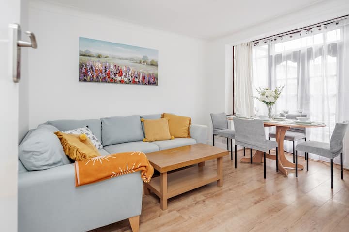 4 Bedroom House Near Romford Station With Parking - Romford