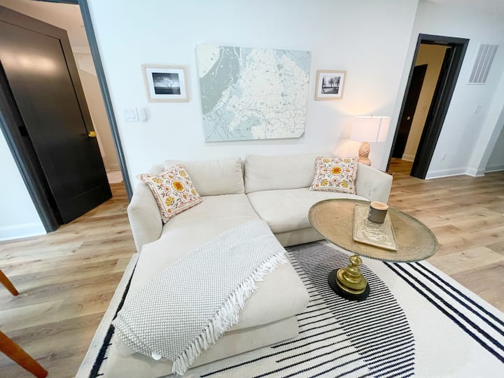 Cozy One Bedroom W/ Pool View - Bonita Springs, FL