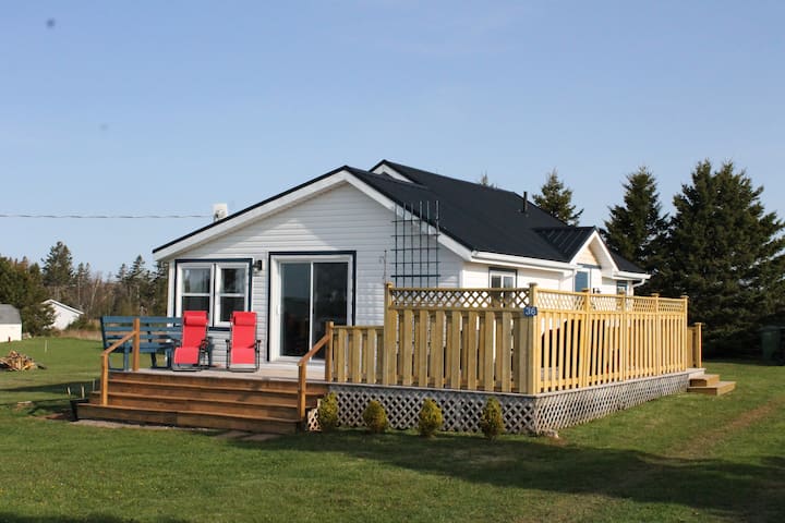 Ocean-view, Family Friendly Cottage - Prince Edward Island