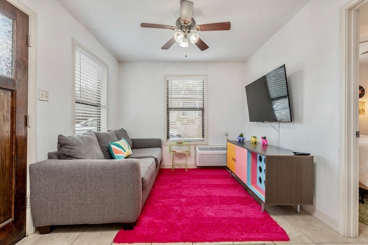 Relaxing 1br Cottage Near Kyle Field W/ Fire Pit - College Station, TX