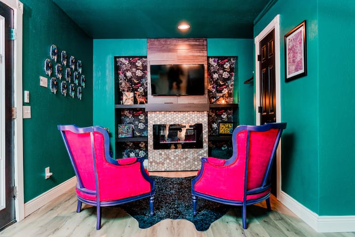 Art-filled Upstairs Retreat • Cozy & Quiet - Springdale, AR