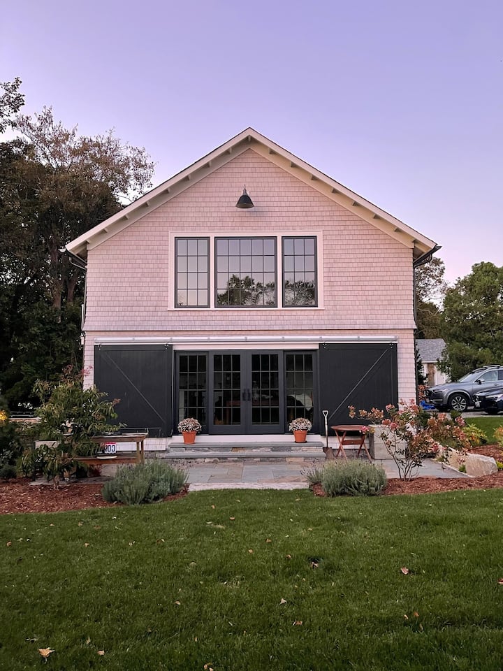 Adorable 2 Bedroom Guesthouse W/indoor Fireplace - Rehoboth, MA