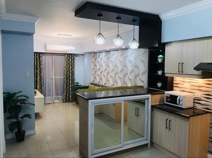 Modern-cozy 2br Suite Near Tomas Morato+netflix - Quezon City