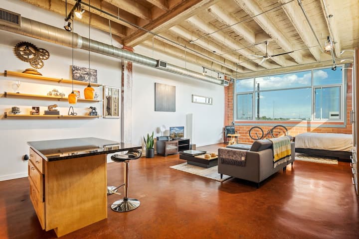 Amazing Industrial Flat With Terrace, Pool And Gym - San Antonio, TX