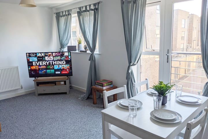 Simple 2-bedroom 1.5 Bath Apartment In Thornhill - 사우샘프턴