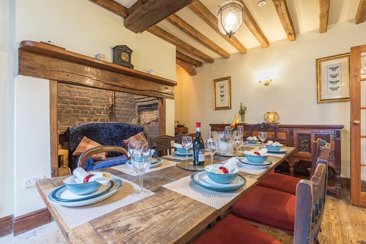 Historic Spacious Central 6 Br  Quirky Town House - Uckfield