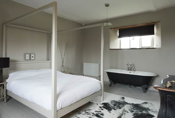 Relaxed And Rustic Cottage Designed For Couples - Blakeney