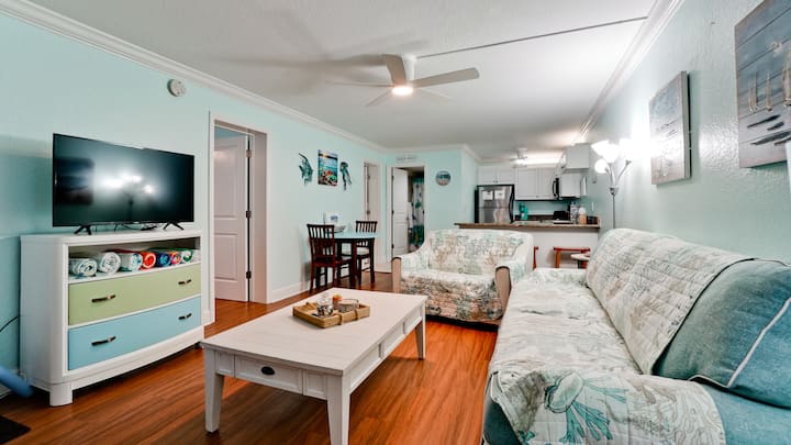 Heated Pool Directly On The Bradenton Beach - Cortez Beach, FL