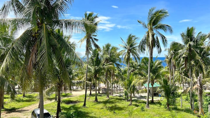 Casa Aliwalas Villa Beachfront with Infinity Pool in Lobo, Calabarzon ...