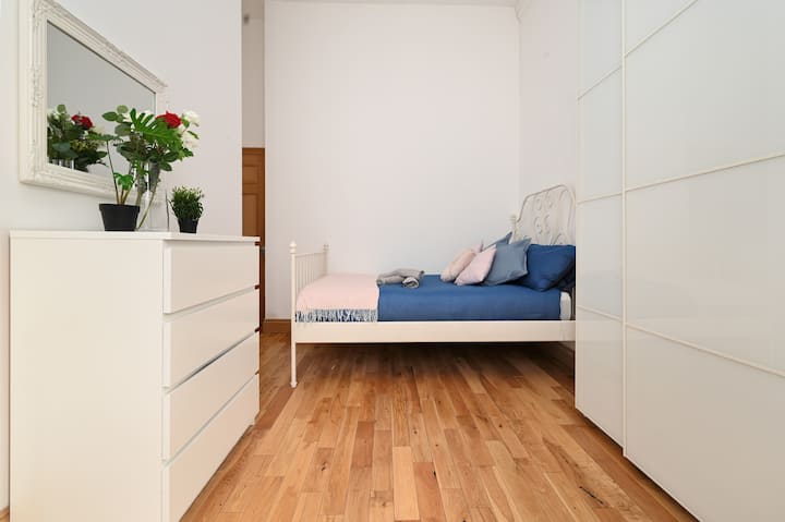 Lovely 3 Bedroom Apartment In Londons Earls Court - London