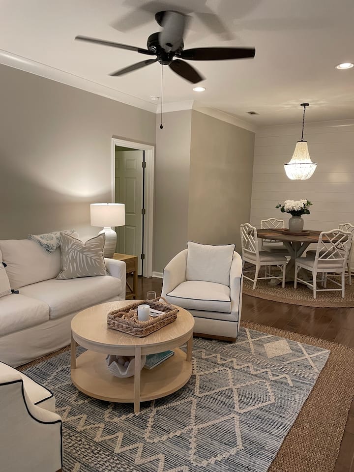 Lovely 2 Bedroom Condo Close To Beach And Downtown - Mount Pleasant, SC