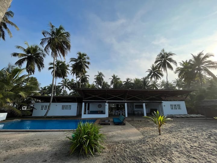 Assinie-Mafia Vacation Rentals with Beach Access - Comoé District, Côte ...