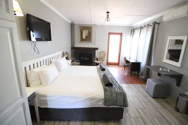 Self Catering Studio Apartment With Cozy Fireplace - Dwaleni